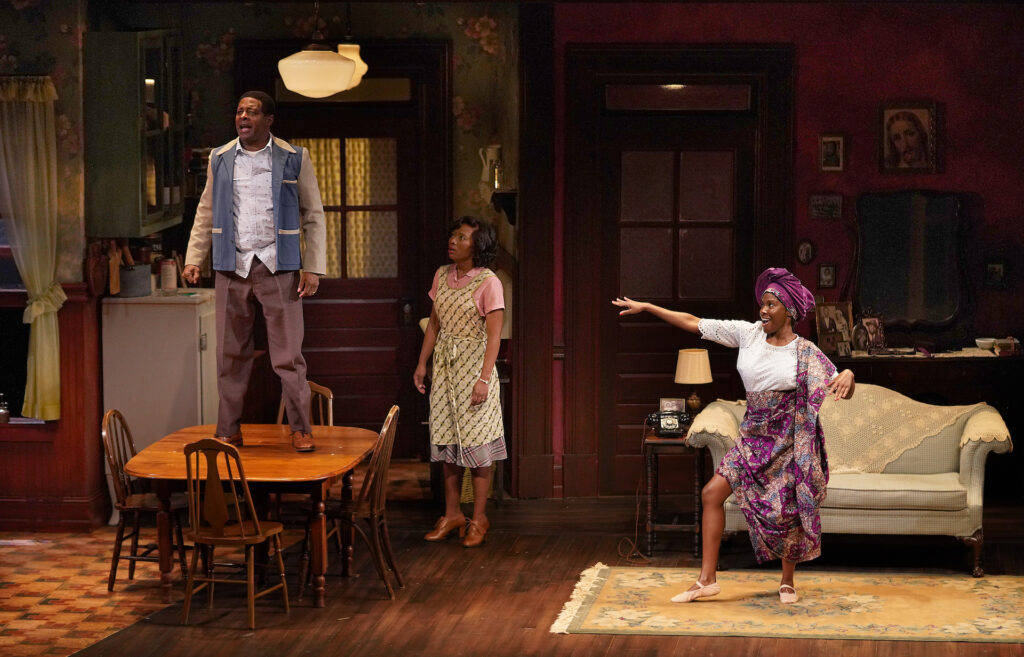 REVIEW: Power and Privilege in A Raisin in the Sun (Guthrie Theater ...
